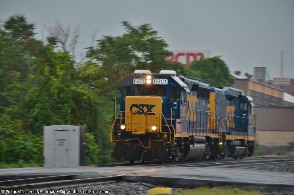 CSX 6901 & 2251